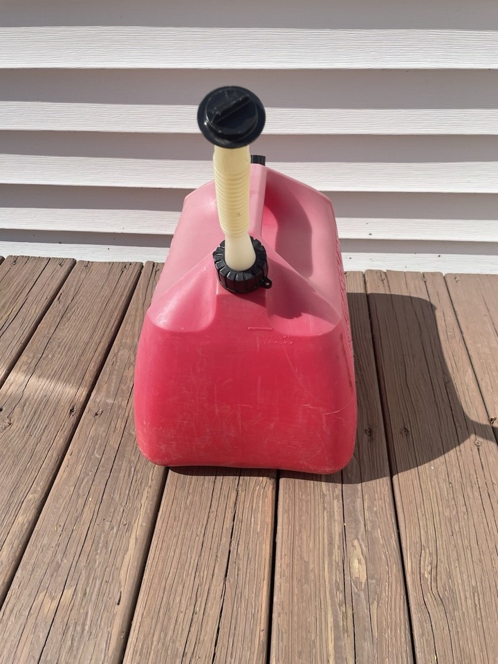 Vintage Rubbermaid/Gott 5 Gallon Pre-Ban Vented Gas Can #1251 | eBay