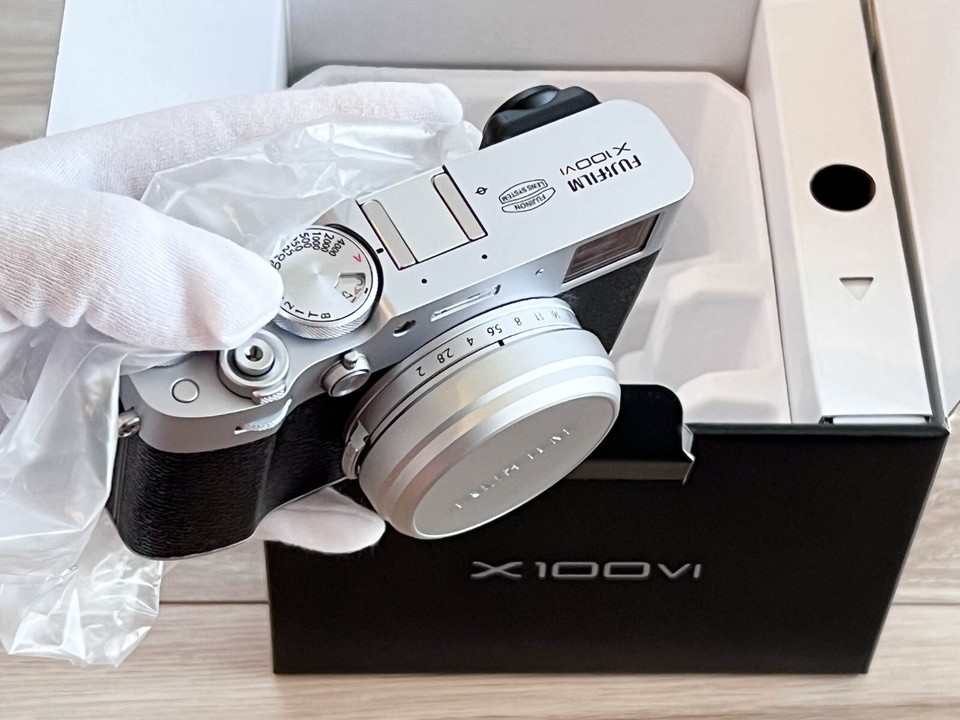 Fujifilm X100VI Silver Compact Digital camera X-Series 40.2MP IN HAND ...