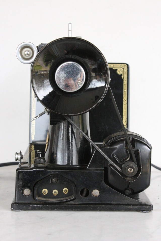 Antique SINGER 221-1 Featherweight Sewing Machine. Case Pedal Extra ...