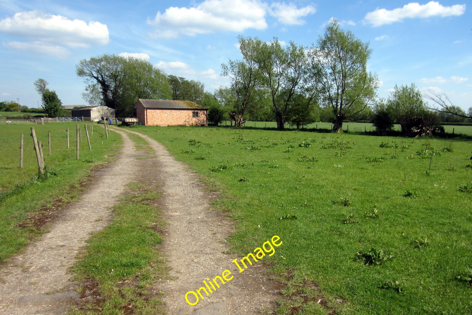 Photo 6x4 Farm track and buildings by Babelake Road Packington c2013 ...