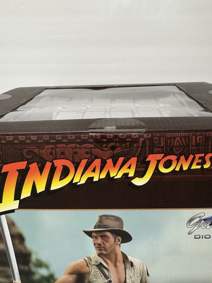 Indiana Jones Bridge Escape PVC Diorama Diamond Select Toys Gentle ...