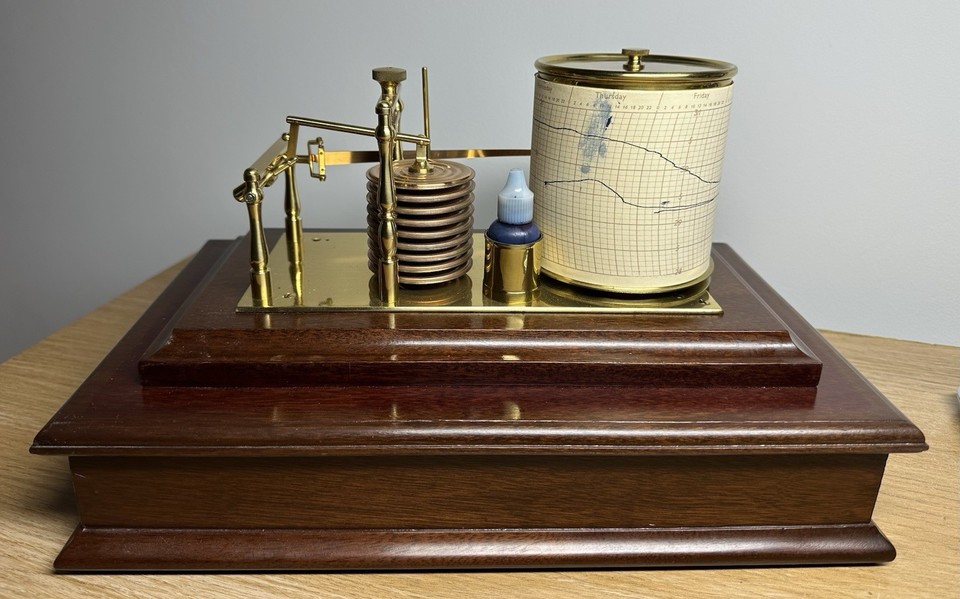 Gluck Co. Ltd. 7D R8D Barograph and Recorder Made In England - In Wood ...