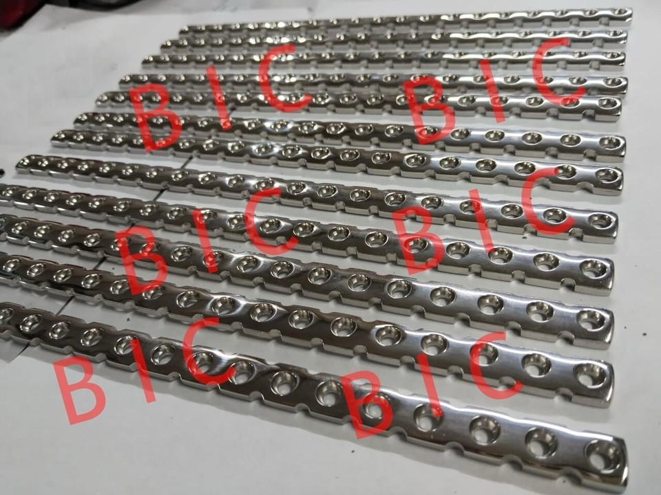 2.7mm Veterinary Reconstruction Plates 30H Locking Screws 12-30mm L 81 ...