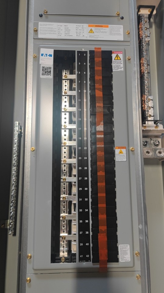 EATON PRL1x 400 AMP 240 120V SINGLE PHASE 3WIRE 42 Cir NEMA 3R ...