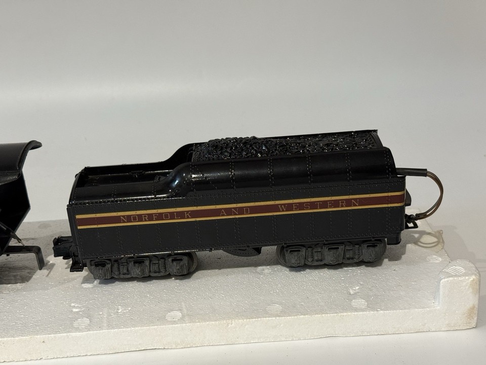 Lionel 6-8100 Norfolk and Western Streamlined 4-8-4 Steam Locomotive ...