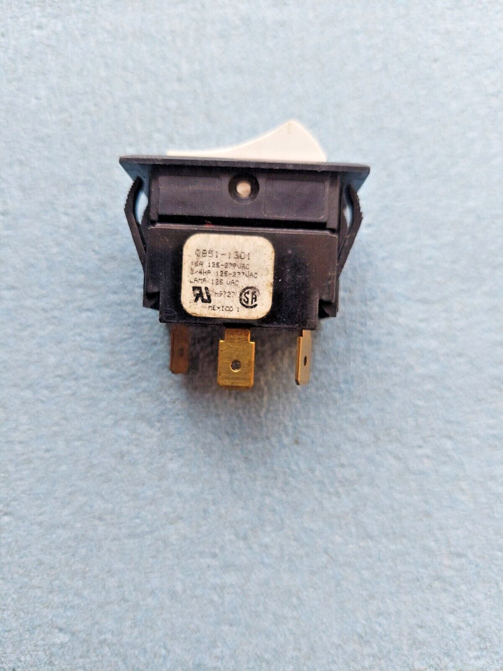 McGill Illuminated On/Off 3 Prong Rocker Switch 0851-1301 | eBay