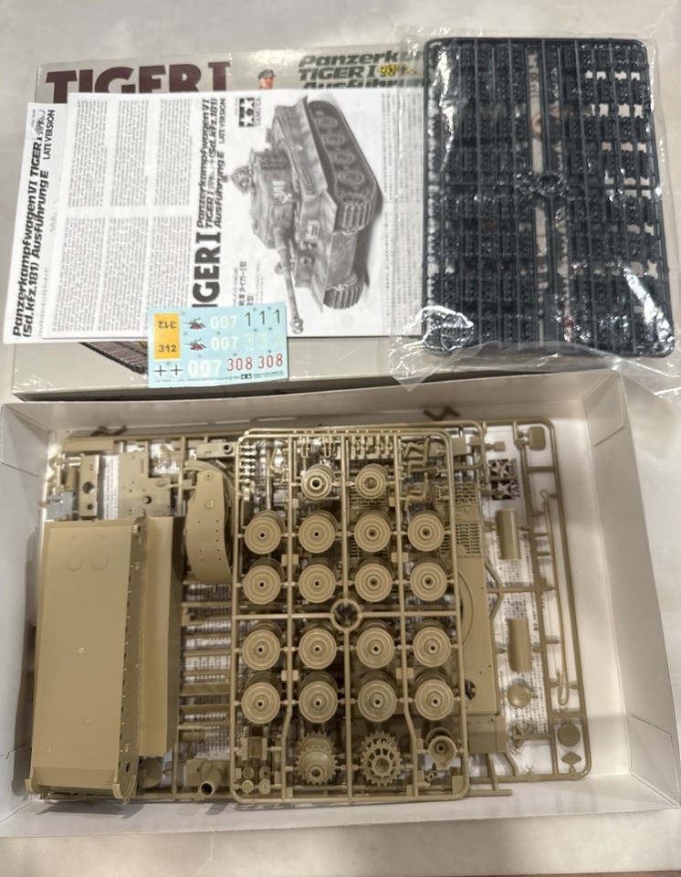 Tamiya Tiger I Panzerkampfwagen VI Tank Late Version 1/35 #35146 - FREE ...