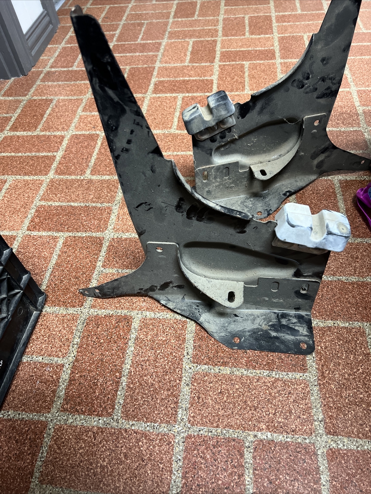 Freightliner 2003-2009 Metal Hood Stop A17-13787-003, A17-13787-002 | eBay