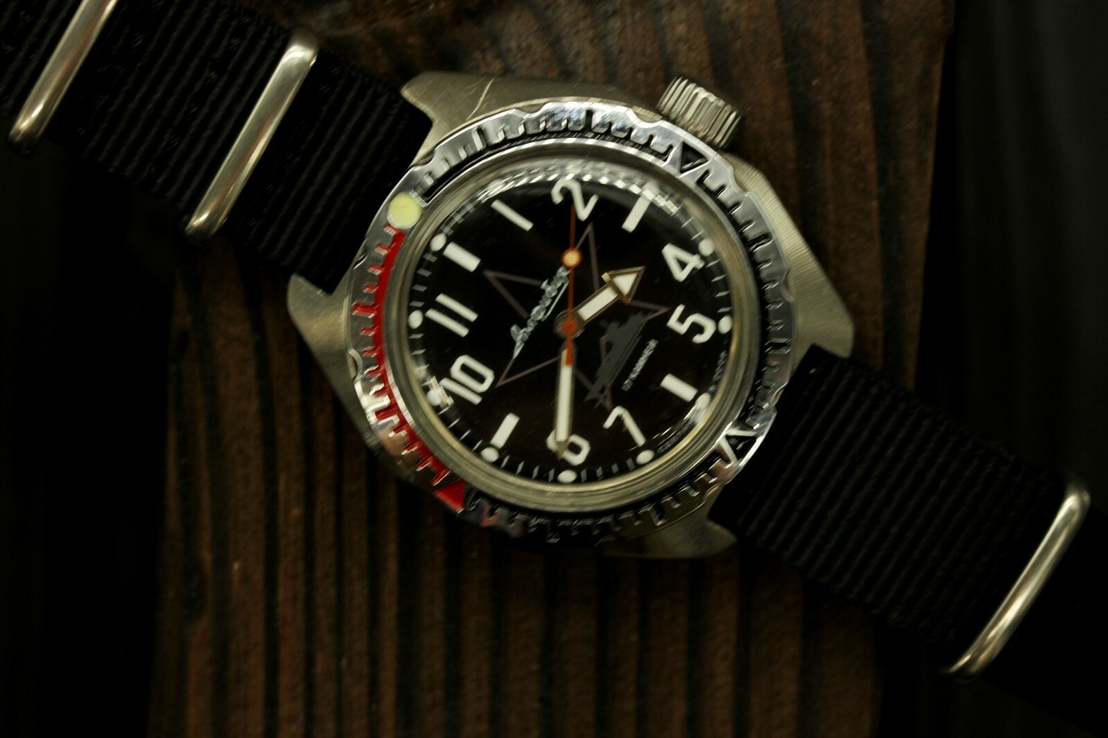 Soviet Automatic Diver Watch Vostok Amphibian Military Divers 20 ATM ...