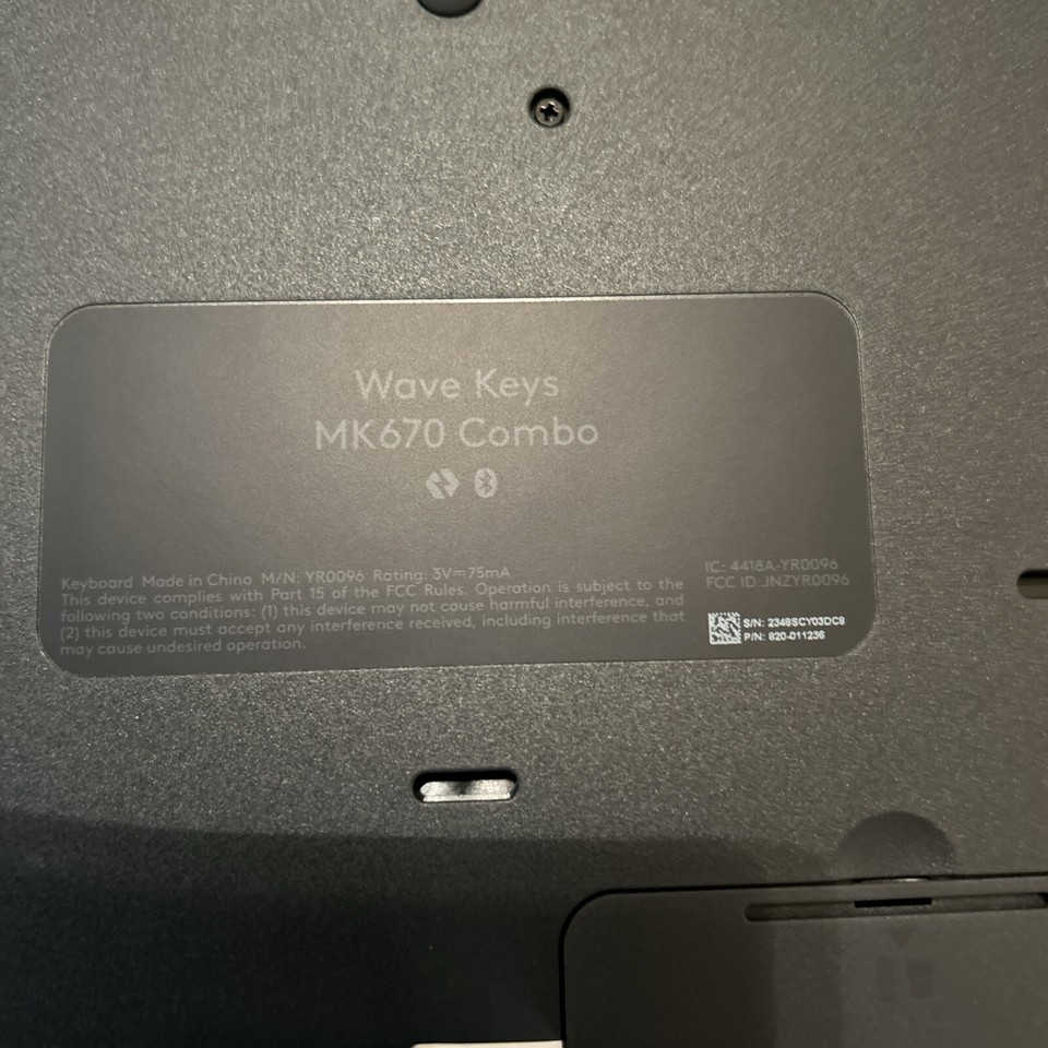 Logitech Wave Keys MK670 Combo Ergonomic Wireless Keyboard and Mouse ...