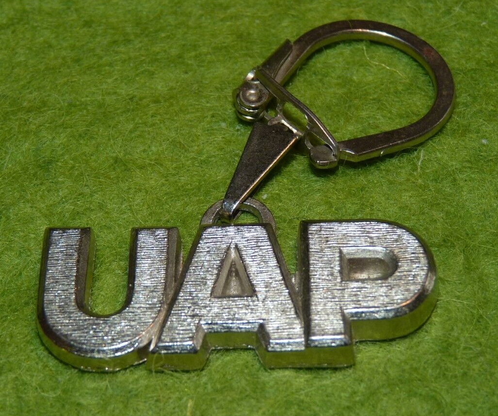 Ancien porte clés en métal UAP Union des assurances de Paris Keyring ...