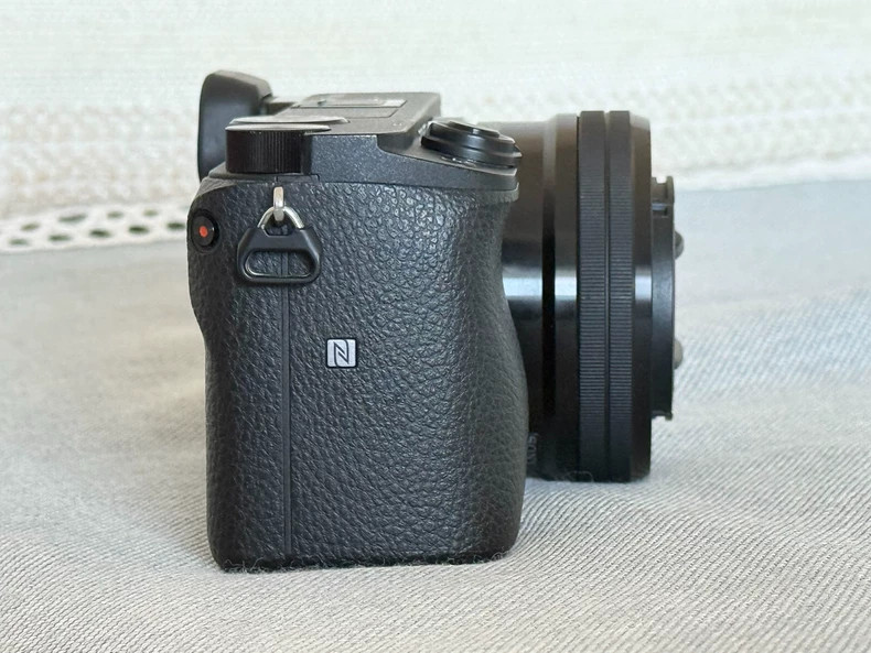 Sony Alpha A6300 24.2MP Mirrorless Digital Camera w/16-50mm Lens - 95% ...