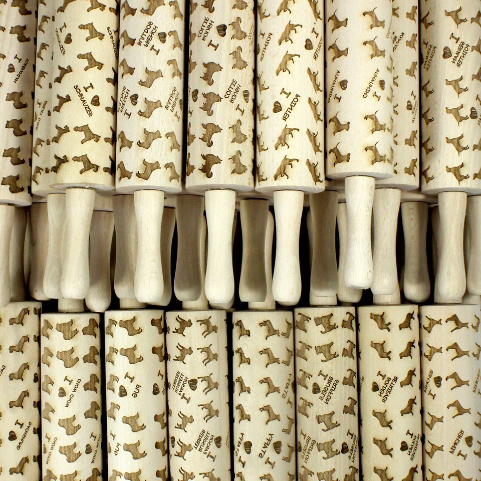 Epagneul Breton un gros rouleau avec la silhouette d'un chien Art-Dog ...