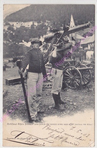 CPA MILITARIA Artilleur Alpin portant une pièce canon avec son affût ...