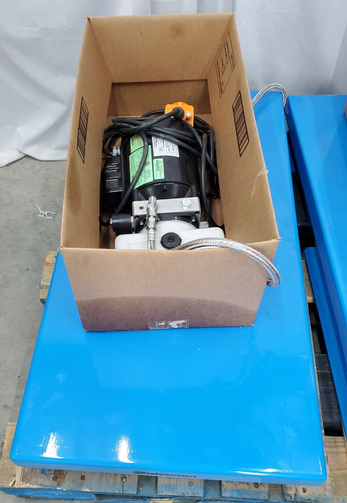 Bishamon Mobilift Model X75NBI Scissor Lift Table 1650 Lb Capacity ...