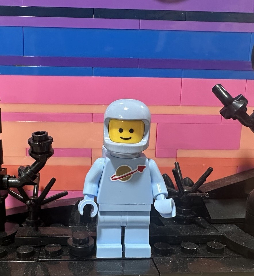 LEGO Classic Spaceman light Royal Blue W Custom Helmet & Air Tank V2 ...