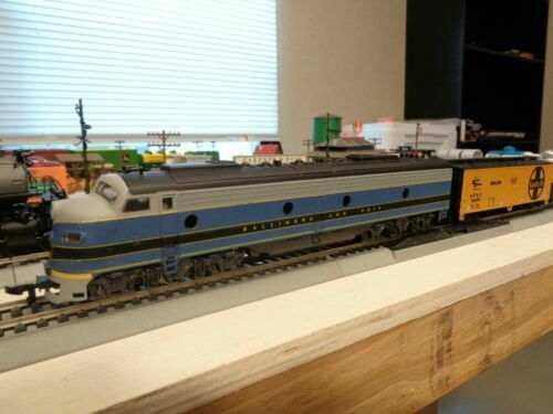 HO Scale Rivarossi Erie Lackawanna E8 Powered Diesel Locomotive 831 ...