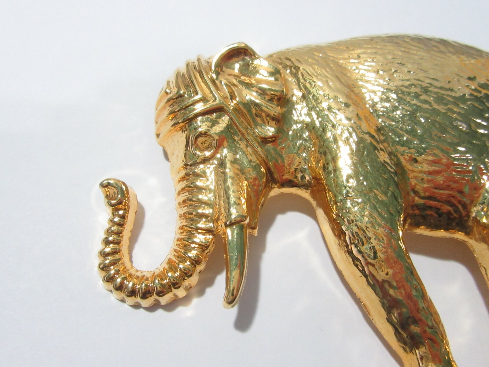 HUGE GOLD TONE ELEPHANT BELT BUCKLE DESIGNER STYLE 19… - Gem