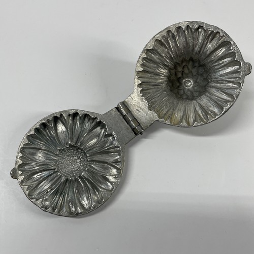 E & Co NY Antique Pewter Mold Ice Cream Butter Chocolate Daisy Flower ...