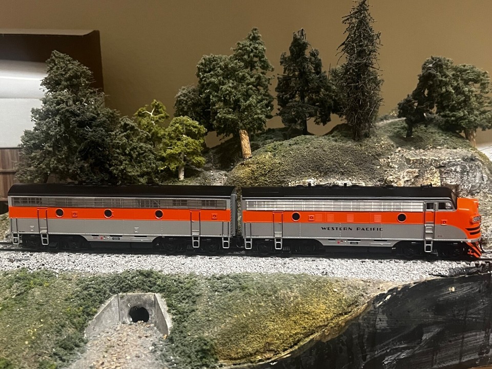 Athearn Genesis Western Pacific DCC/sound F7D/C locomotives, WP, LNIB ...
