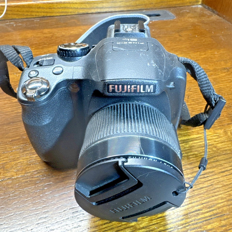 Fujifilm FinePix SL260 14MP / 26X Optical / Zoom 24mm Wide Digital ...