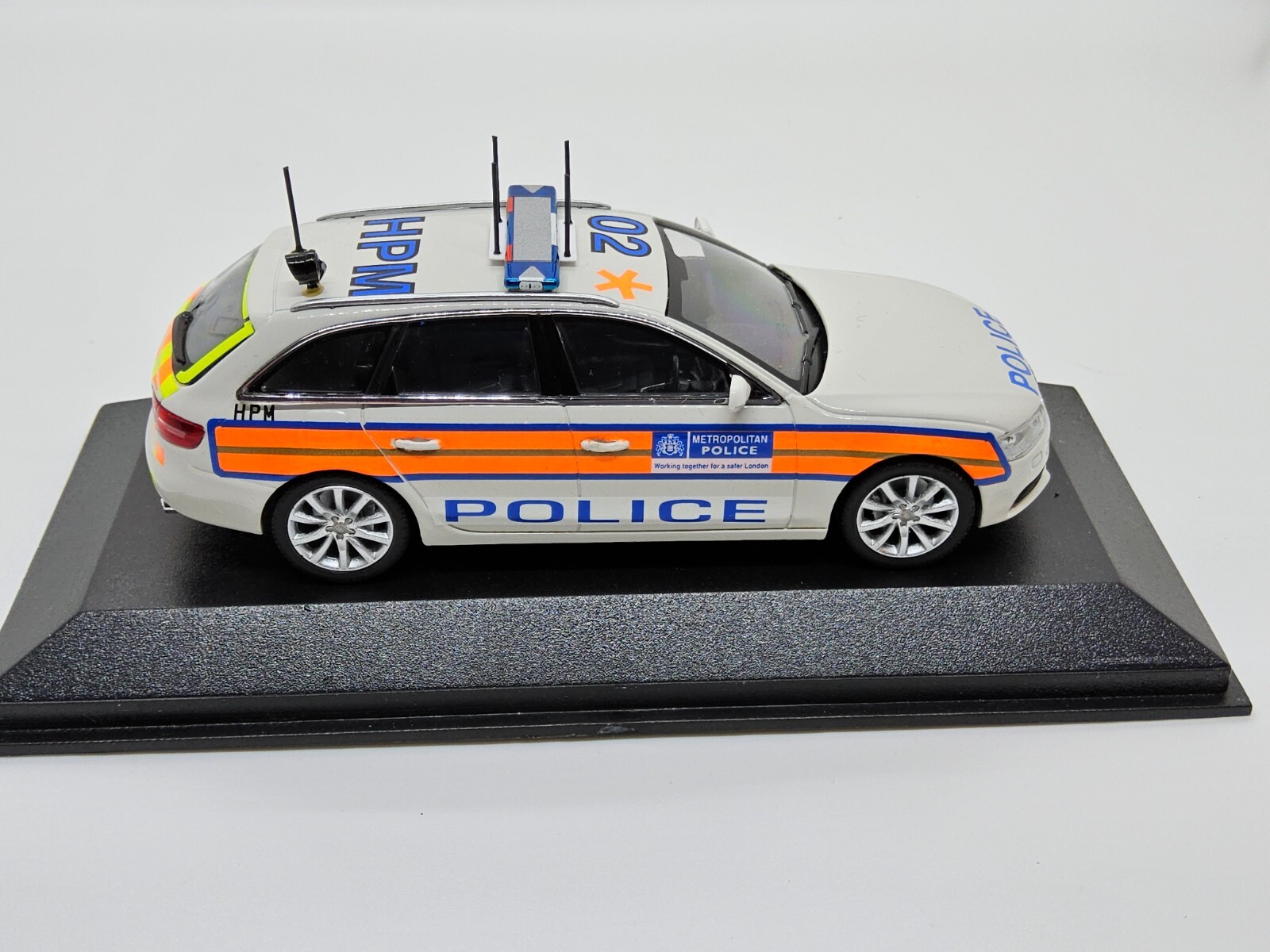 Metropolitan Police Audi A4 Estate 1 43 Police Code 3 EBay metropolitan-police-audi-a4-estate-1-43-police-code-3-ebay