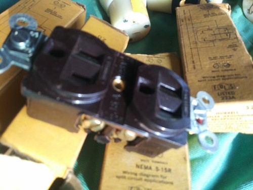 Hubbell HBL5262 HBL Duplex Receptacle Brown 15Amp 125 volt NEW | eBay