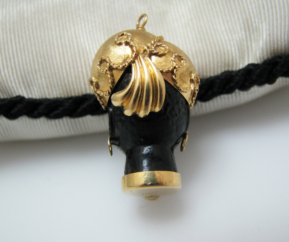 a885 Vintage Blackamoor Carved Ebony Head Head dress Pendant 18k yellow ...