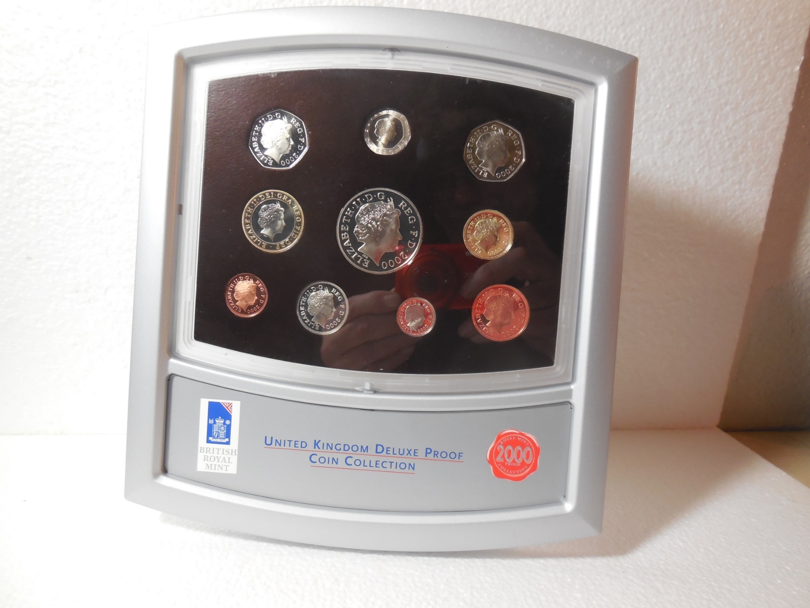 U.K. 2000 TEN COIN PROOF SET WITH MILLENNIUM £5 COIN IN DELUXE SWIVEL ...