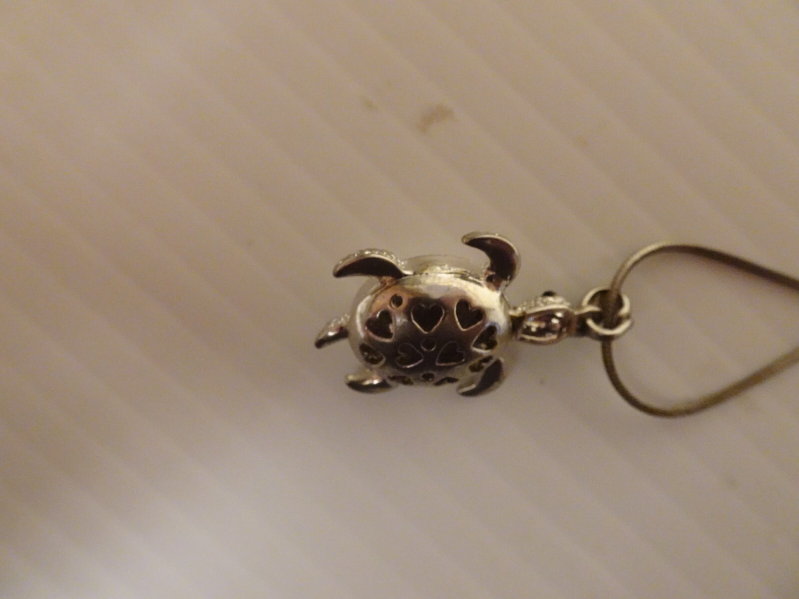 8 TURTLE NECKLACES, 3 WITH STERLING SILVER CHAINS, 1 … - Gem