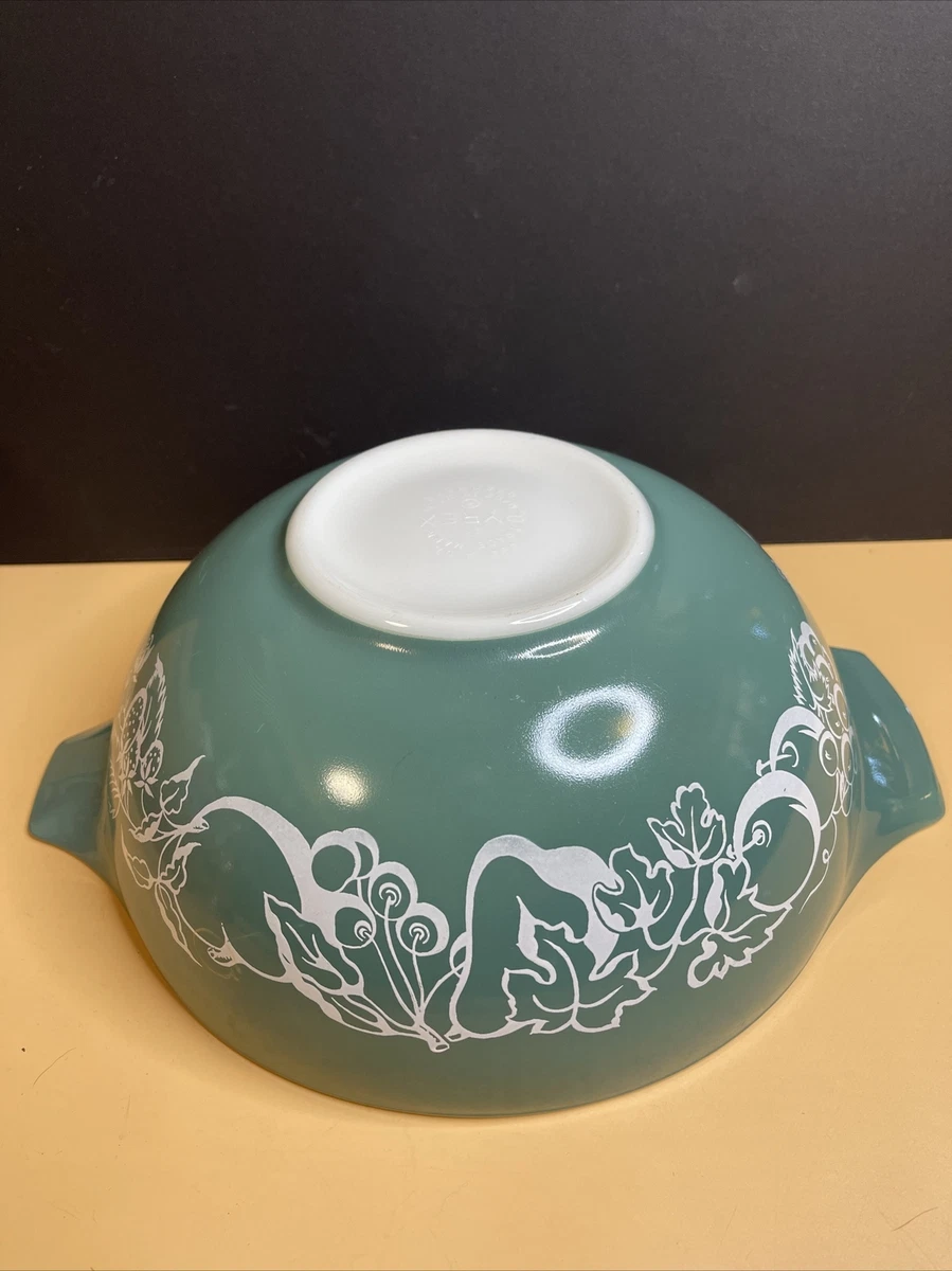 1960 Pyrex Promo Salad Bowl ( operone.de
