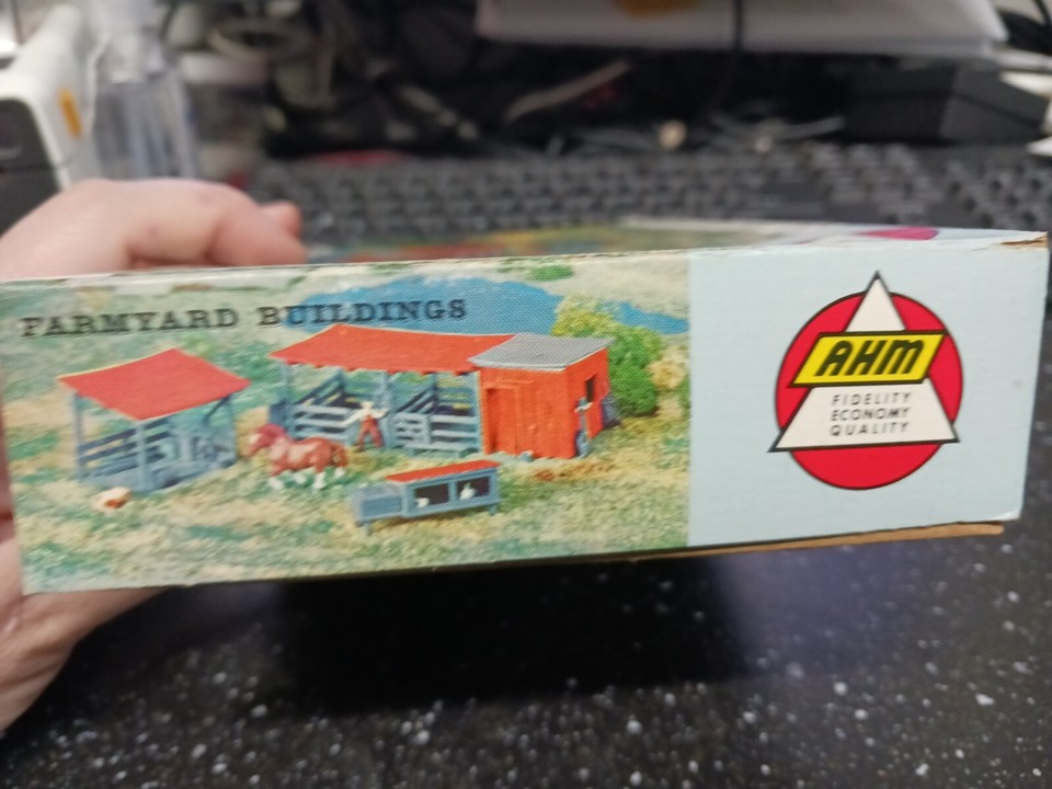 AHM 5849:250 Farmyard Buildings, Farm Shed Figures,Structure Kit,HO ...