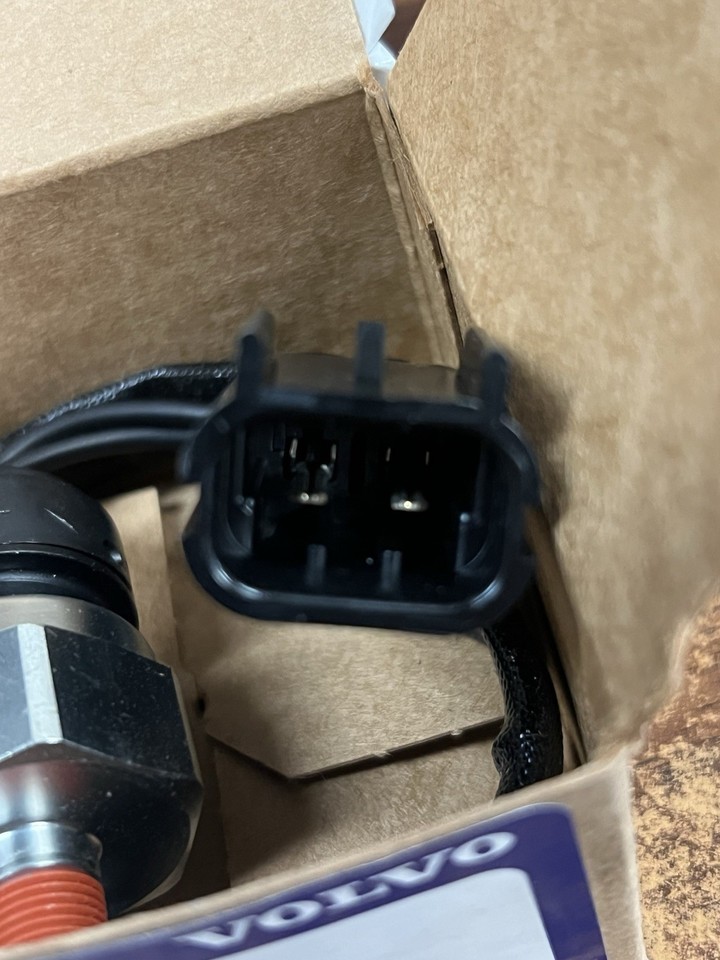 Genuine Volvo / Mack 24581660 Pressure Switch | eBay