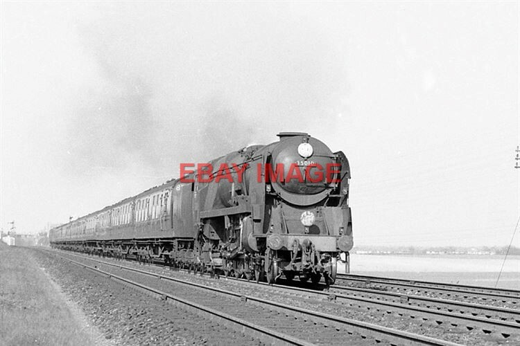 PHOTO SR MERCHANT NAVY CLASS LOCO NO 35010 AT WORTING 1962 | eBay UK