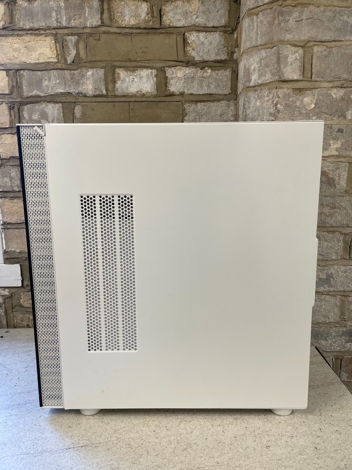 PC Specialist Zicron Elite R Gaming PC Empty Case With Some Computer ...