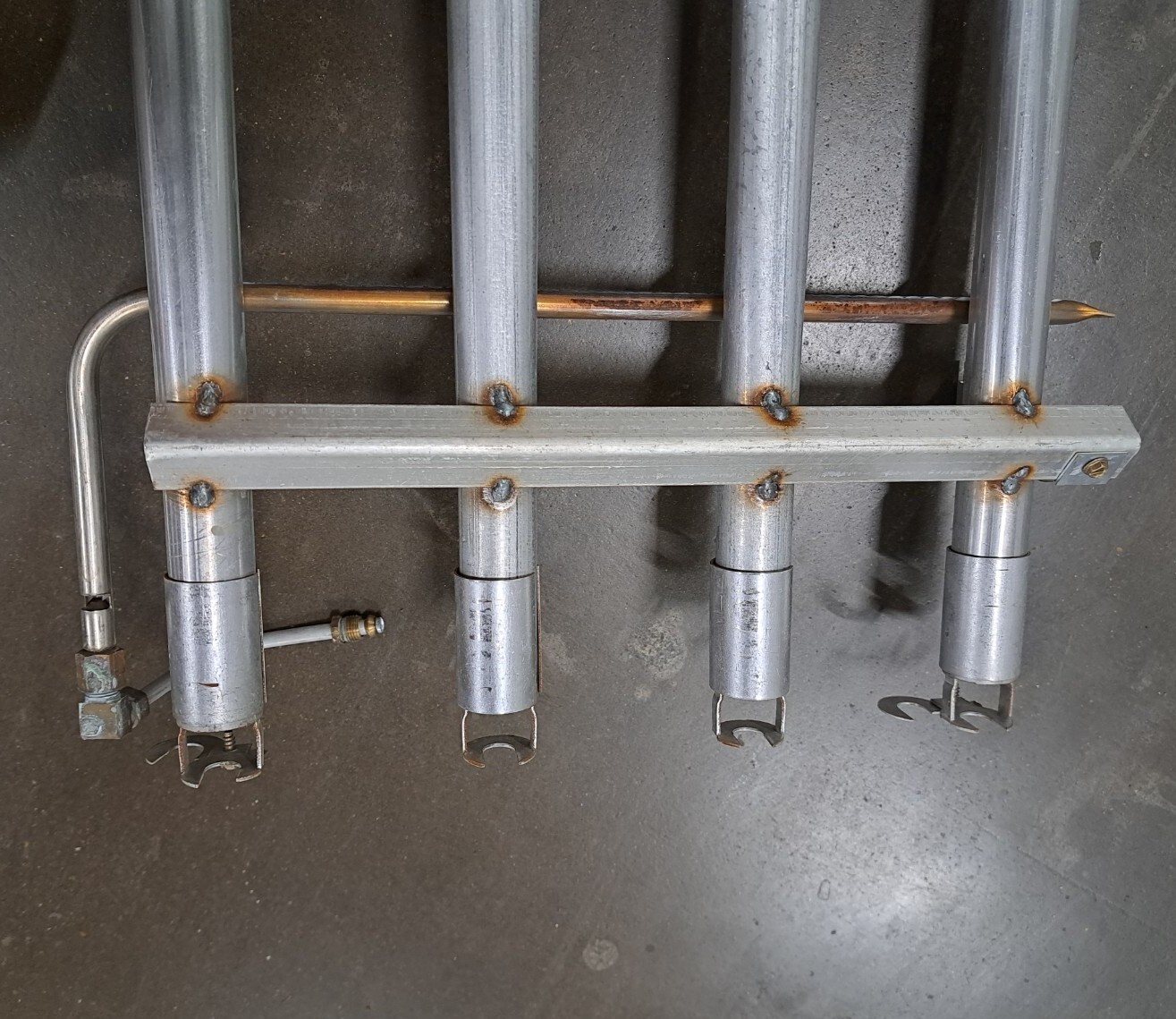 Rheem Ruud 4 burner assembly from furnace m/n: UGDA-10EC-ER / 3.5" on ...