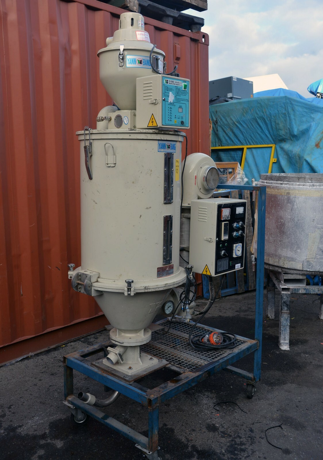 YANN BANG Resin Plastics Hopper Dryer Auto Loader HD-T-100 7000W BCE-4A ...