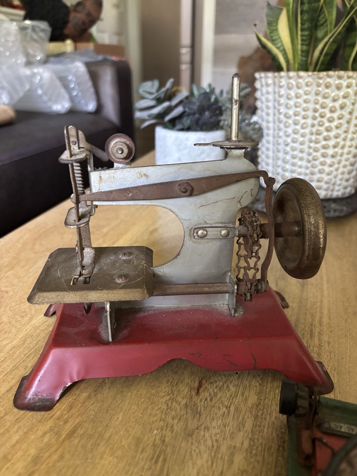 Lot 2 Antique Simplex #160 Typewriter & Red Toy Metal Sewing Machine ...