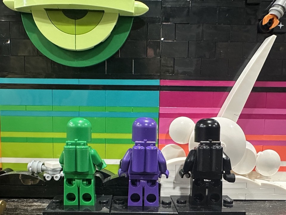 LEGO Classic Spaceman: Lot Of 3 Purple Black &Green W/ Space Helmet ...