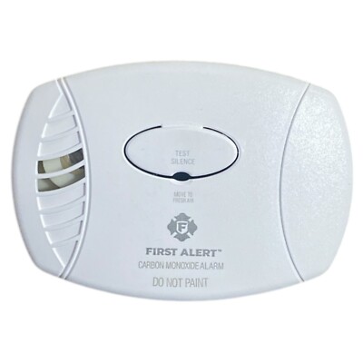 First Alert Carbon Monoxide Alarm Easy Plug-In & Battery Backup Door ...