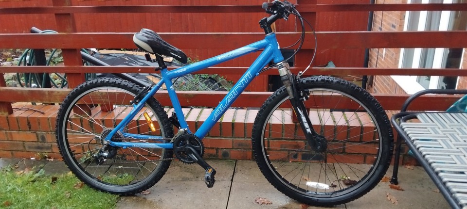 Avanti Mountain Bike Steel 26 Inch Wheels Front Suspension Kids / Mens ...