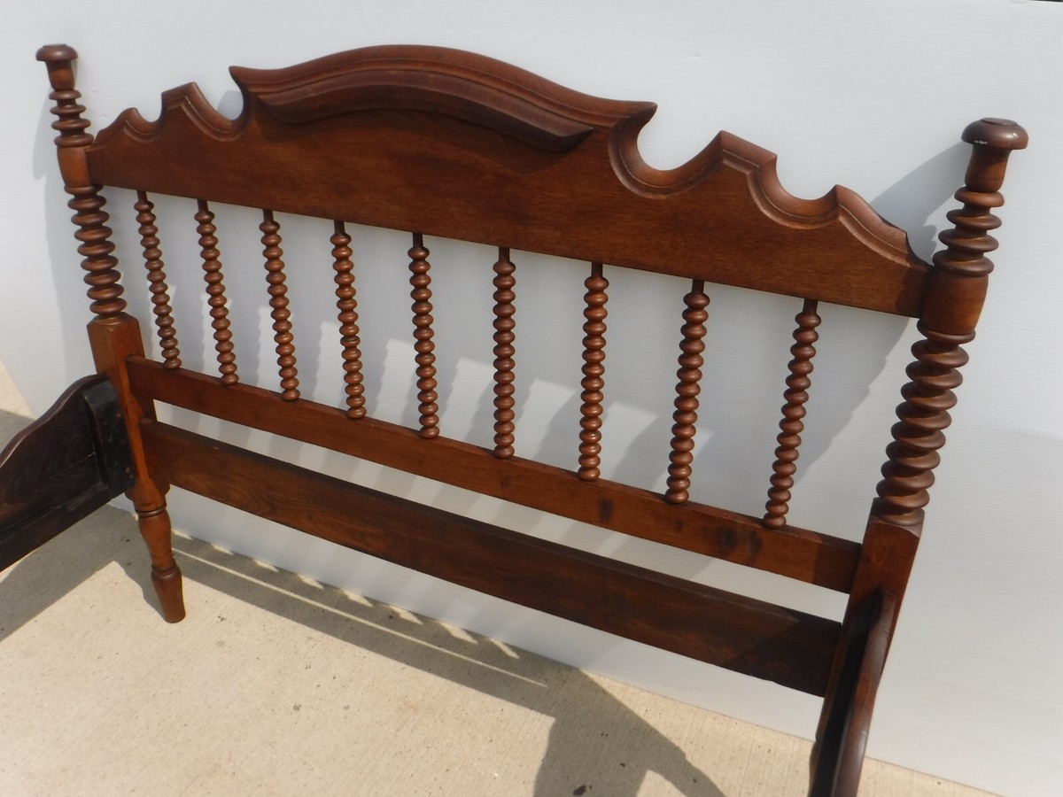 Vintage Full Size Walnut Jenny Lind Style Spool Bed Ebth Jenny Lind