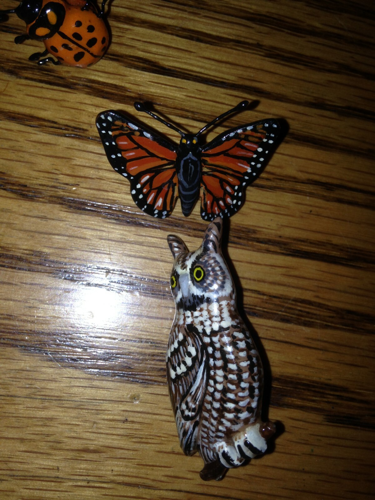 Takahashi - style vintage carved wood bird bug pin lacquer hand painted ...