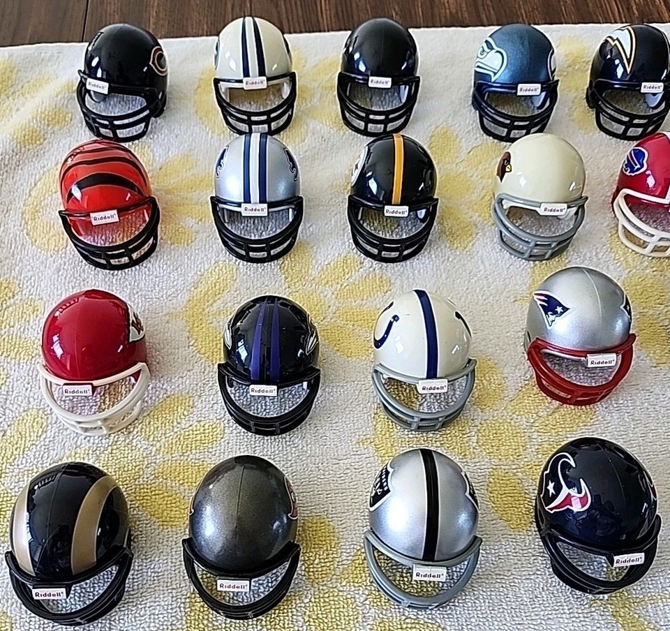 Mixed Lot Of 26 Pocket Pro Mini Riddell Football Helmets NFL--NO ...