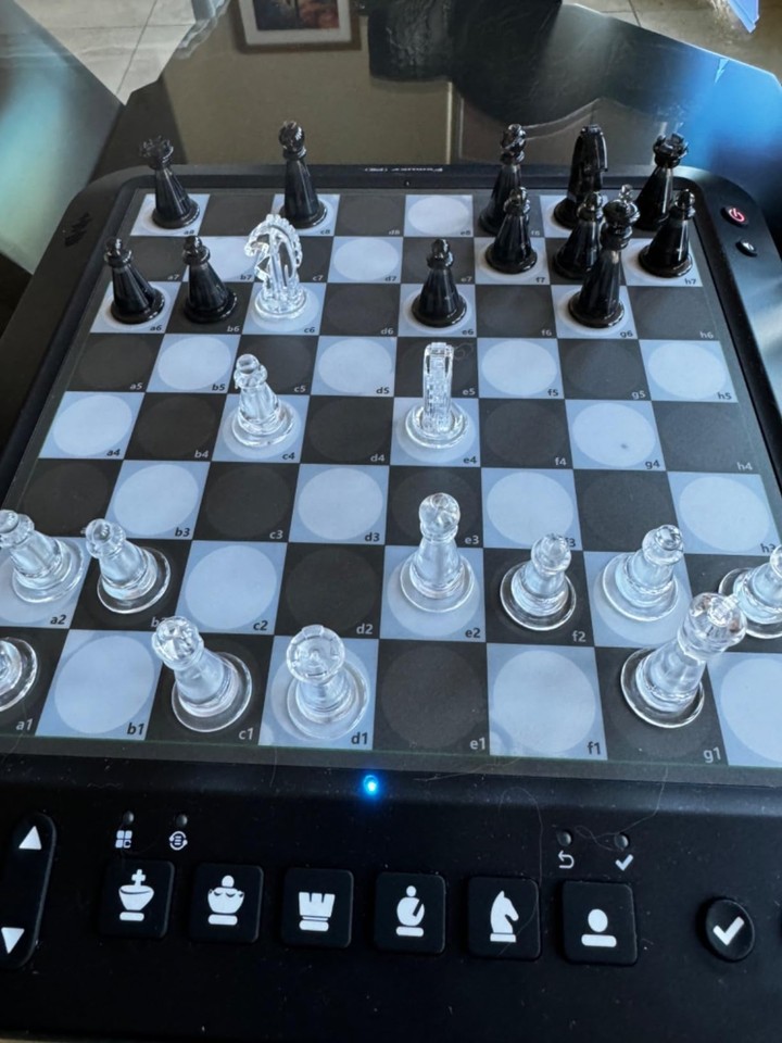 Smart AI Chess Set, Electronic Board Game, LEDs, Rechargeable, Beginner ...