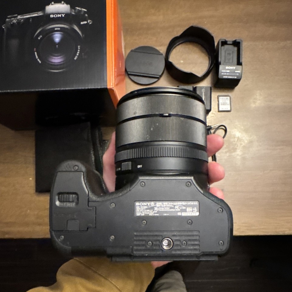 Sony Cyber-shot RX10 IV Bridge Camera 20.1MP 24-600mm 4K Wi-Fi ...