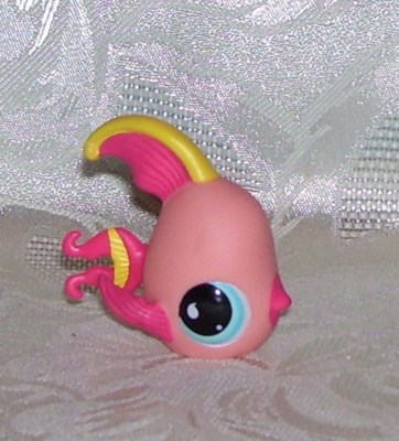 LITTLEST PET SHOP HASBRO #643 PINK YELLOW FISH 2008 NEW FROM BOX ...