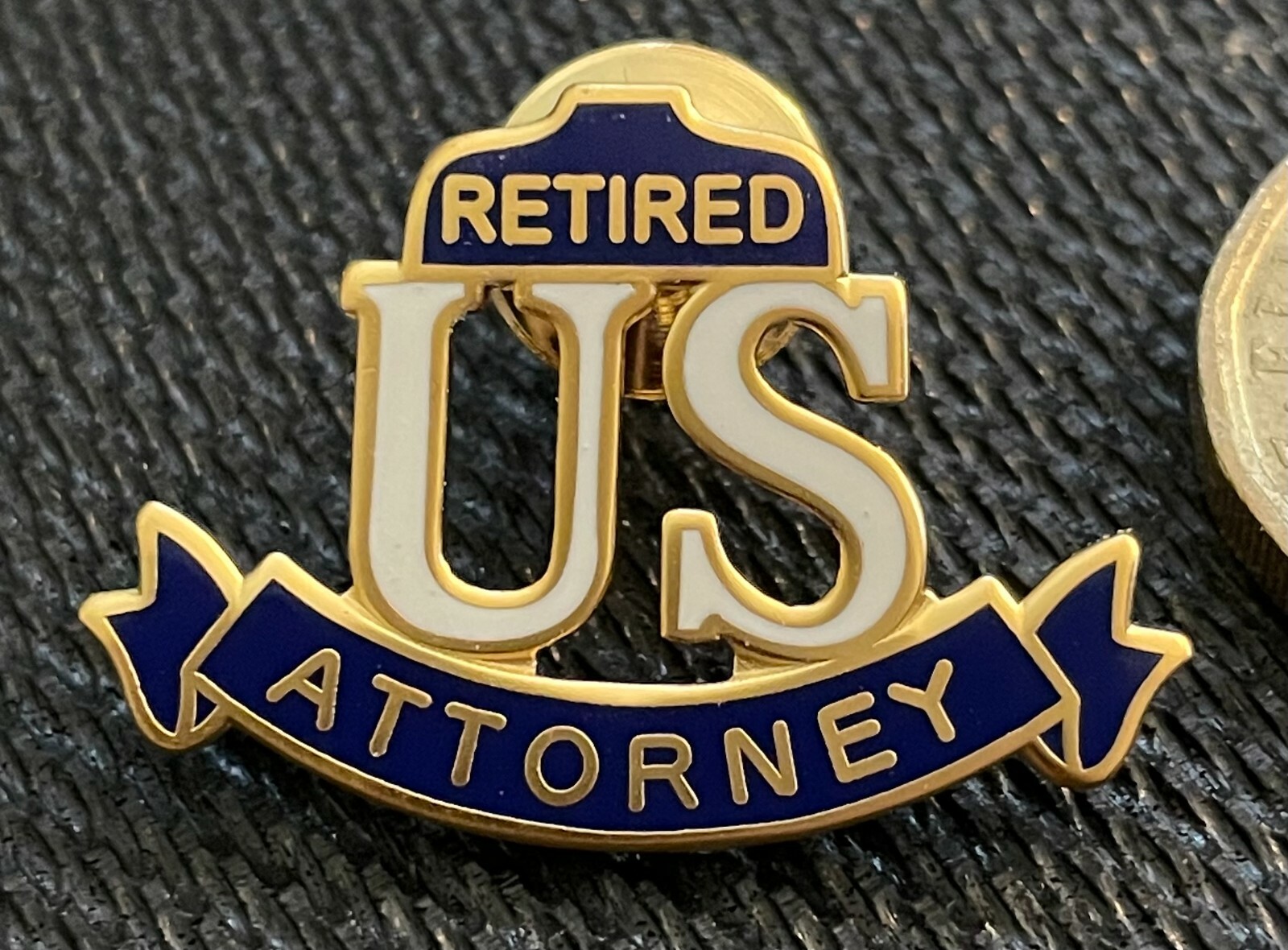US Attorney "THE US Attorney" VINTAGE RETIRED version gold 1.0in lapel ...