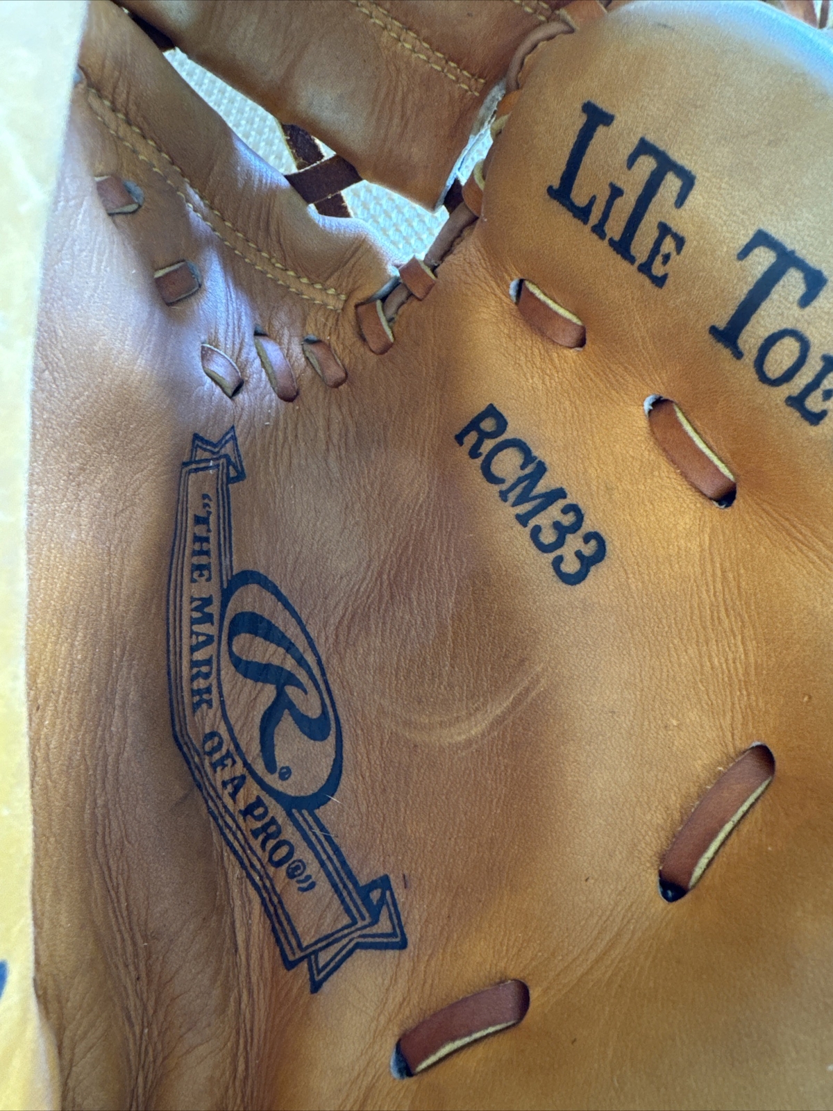 Rawlings RCM33 Lite Toe Catcher's Mitt Rt Hand Throw Player Preferred ...