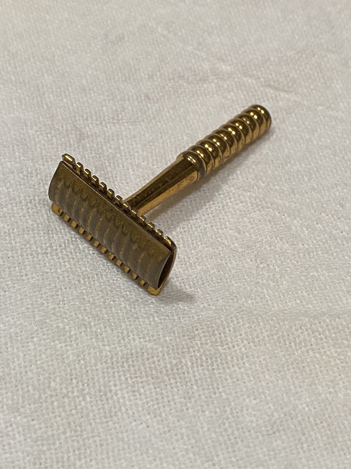 Safety Razor Cabinet With 3 Antique Razors, Blades And Shaving Cream ...